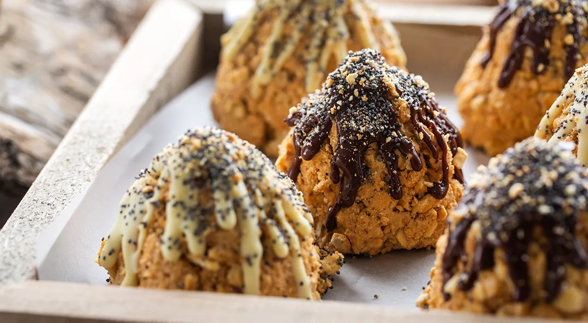 Ant Hill Cake with Cookies